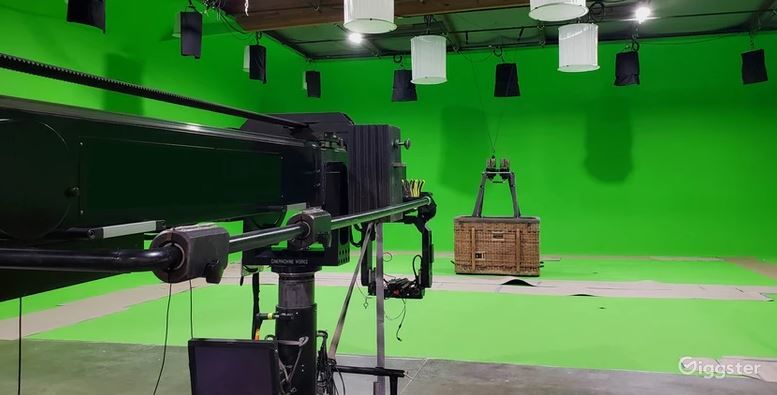 Studio 4 - GREEN SCREEN STUDIO, CYCLORAMA SOUNDSTAGE | Rent this ...