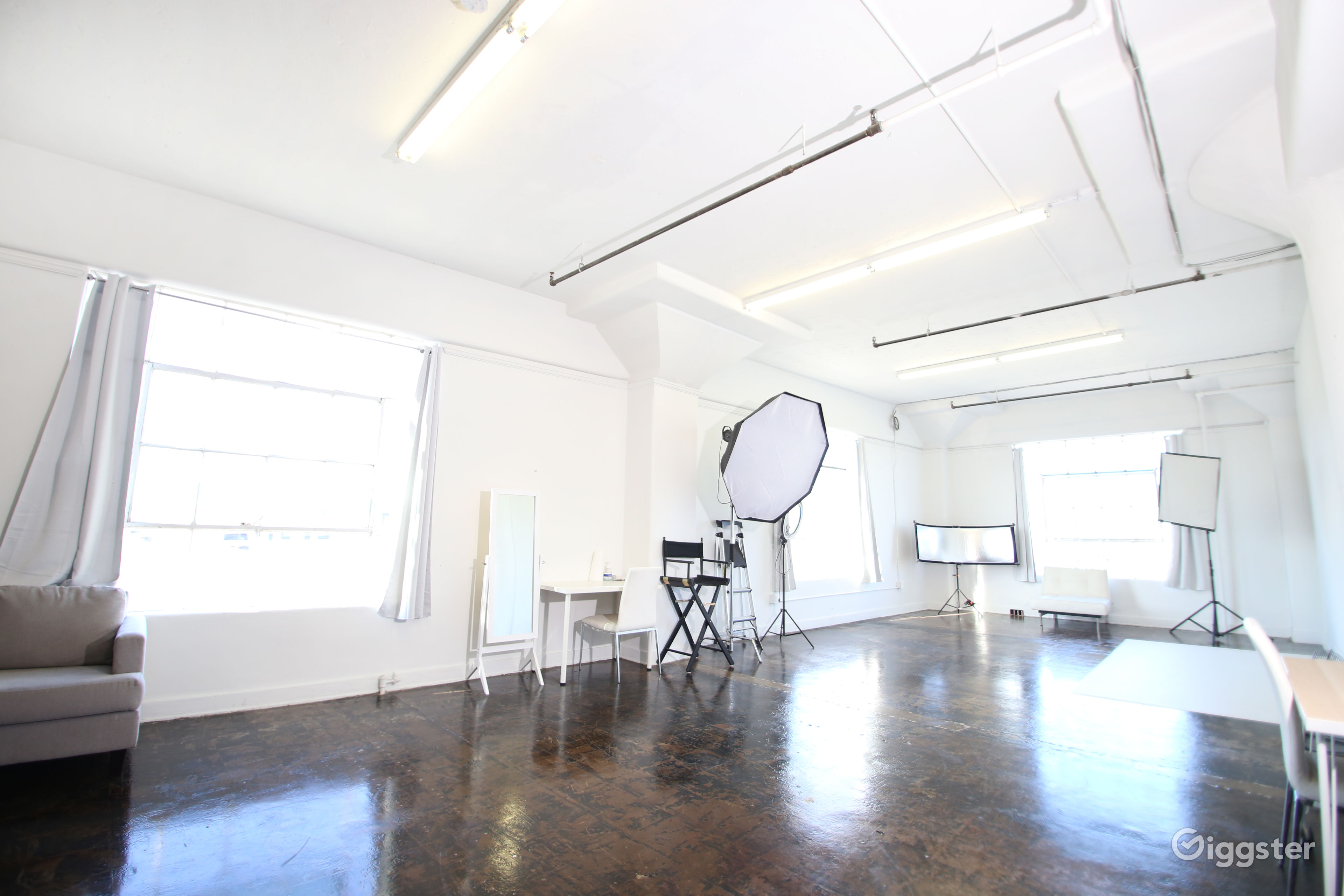 Beautiful Spacious Studio With Multiple Backdrops | Rent this location ...