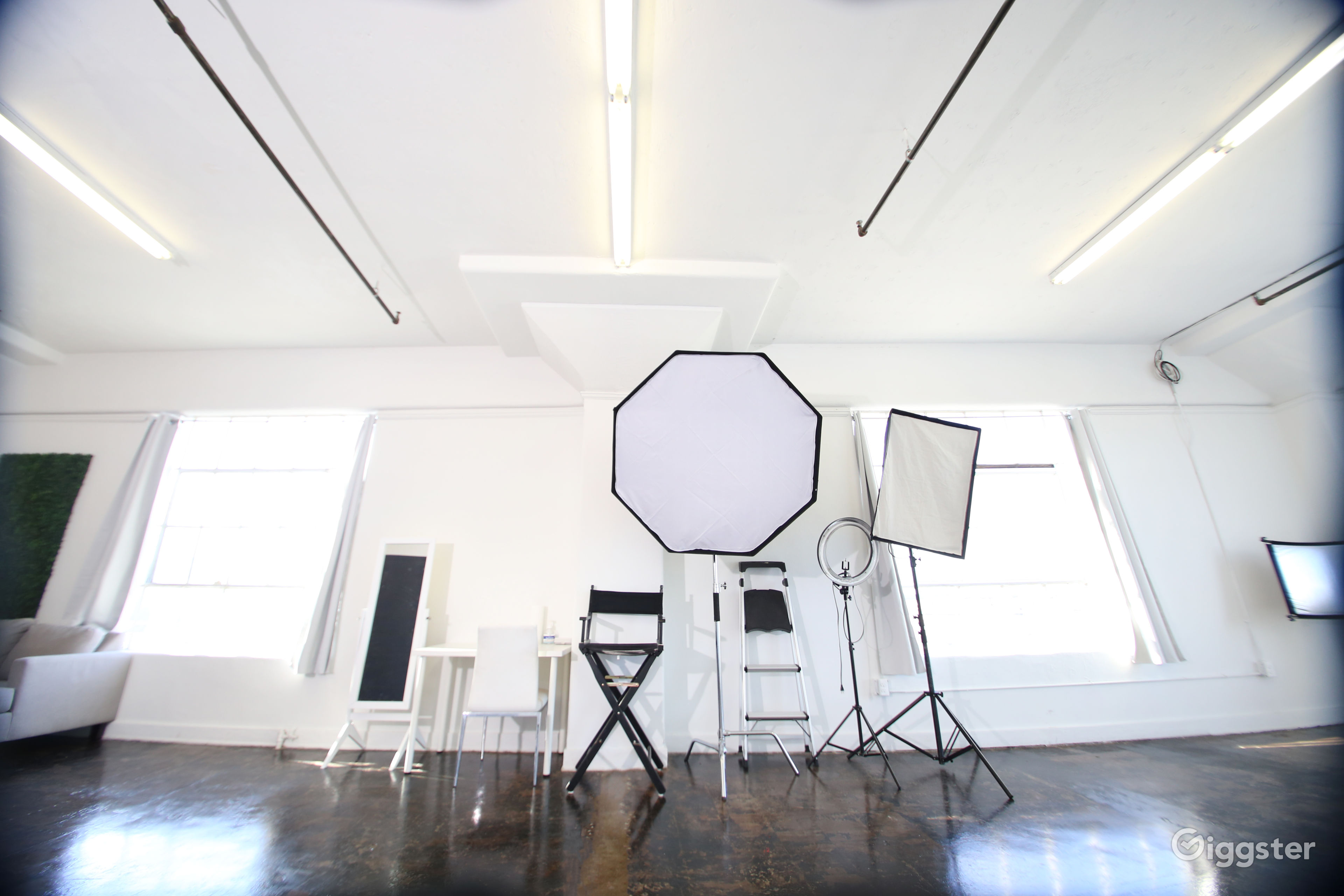 Beautiful Spacious Studio With Multiple Backdrops | Rent this location ...