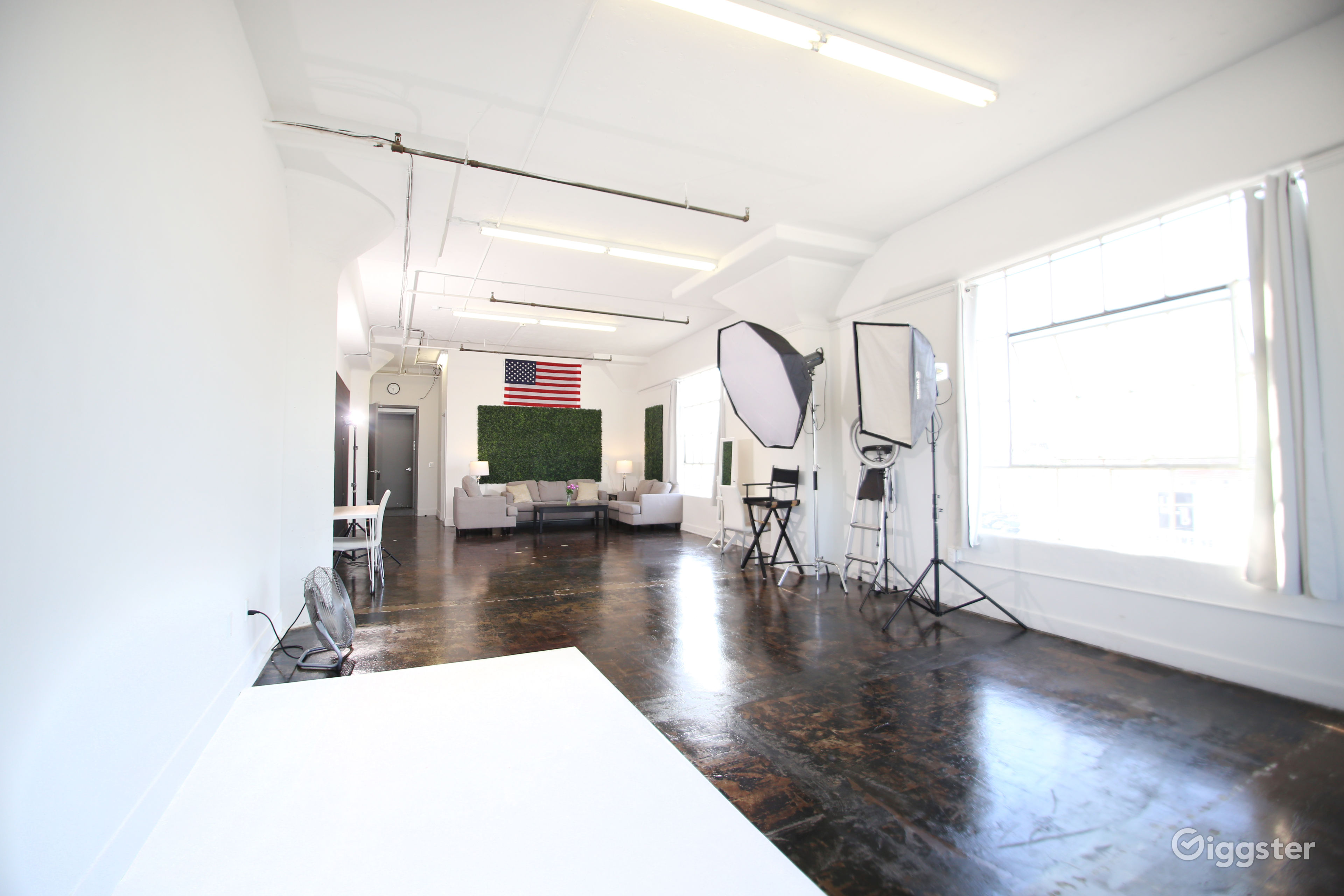 Beautiful Spacious Studio With Multiple Backdrops | Rent this location ...