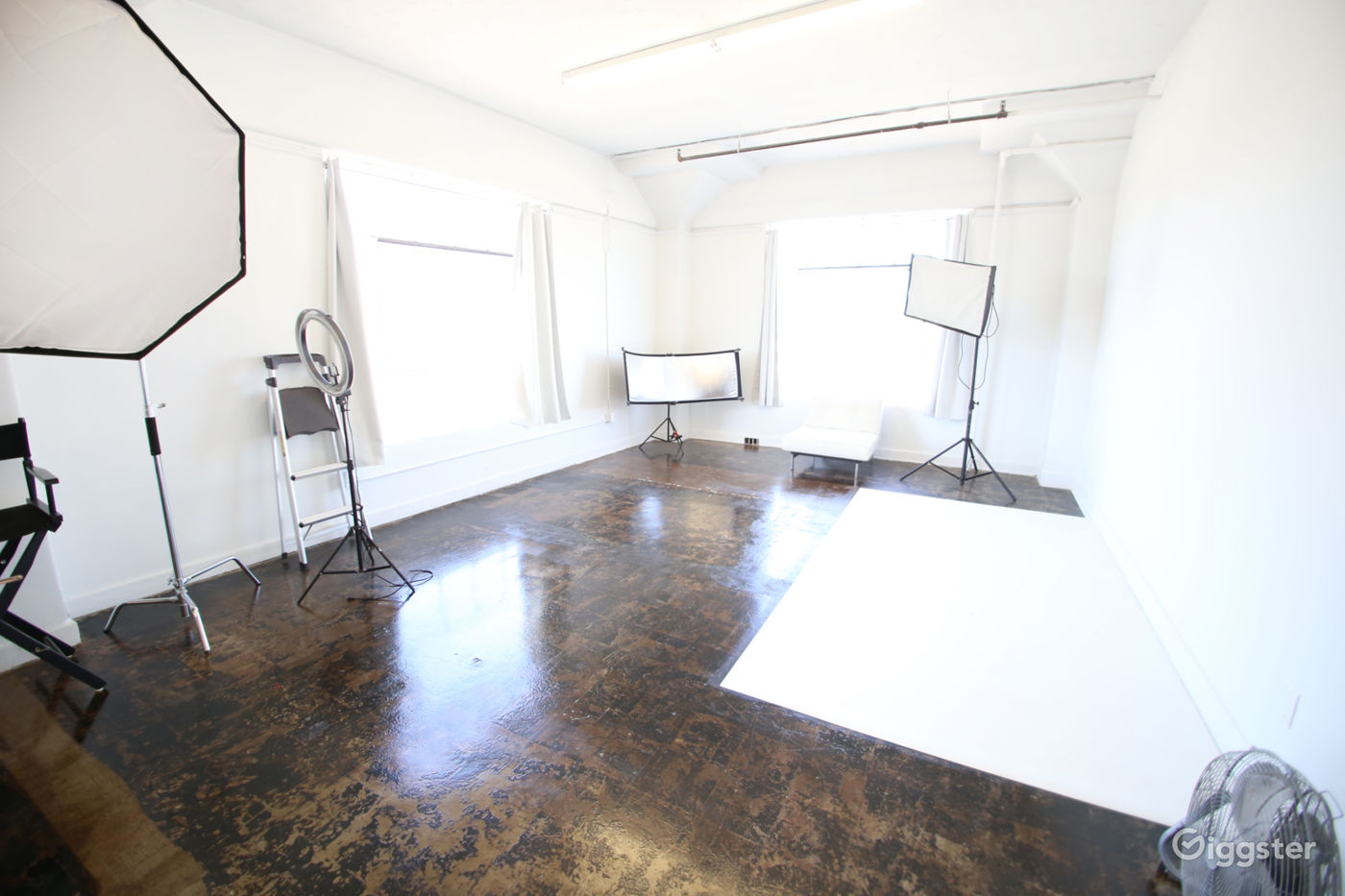 Beautiful Spacious Studio With Multiple Backdrops | Rent this location ...
