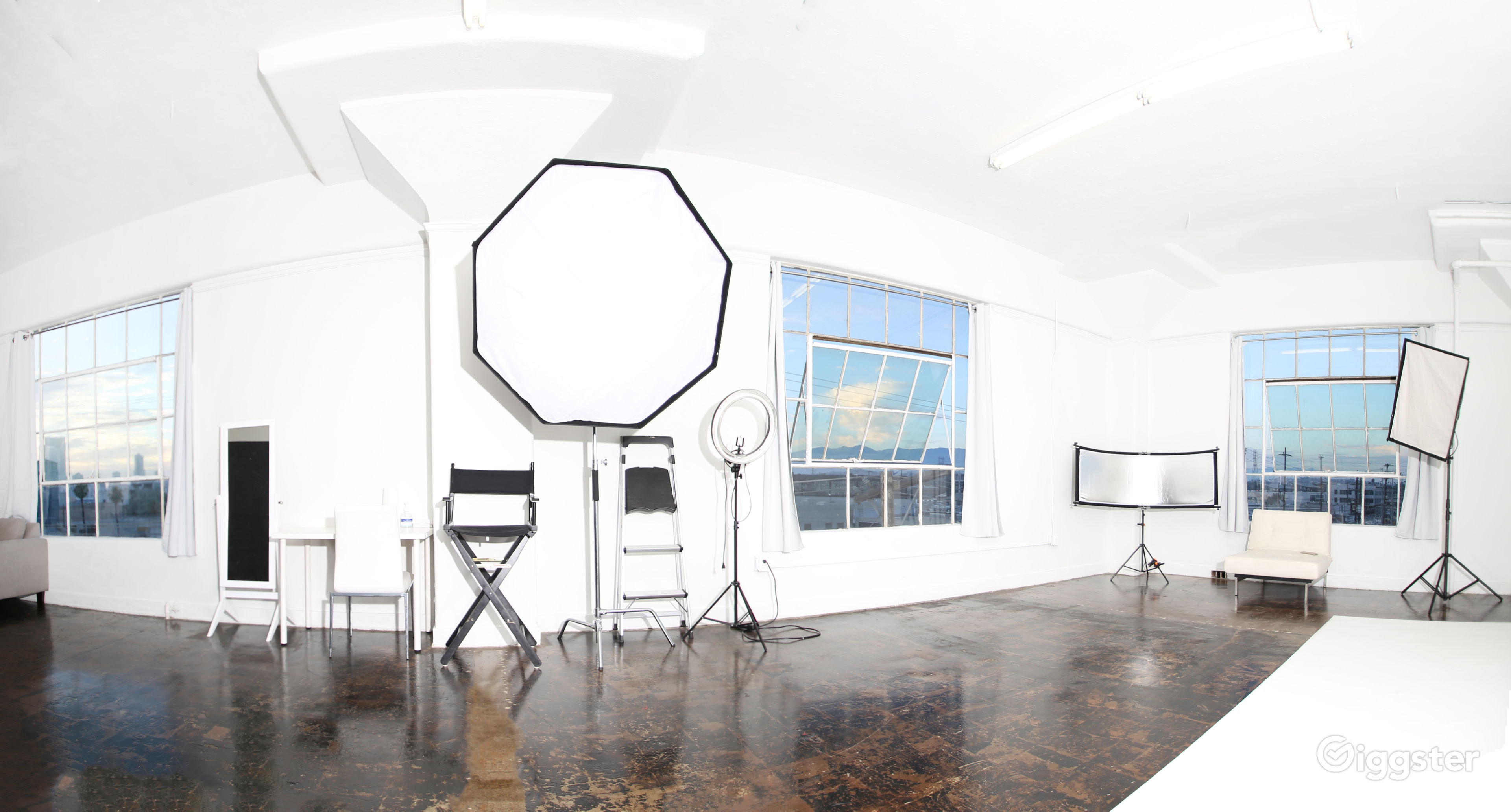 Beautiful Spacious Studio With Multiple Backdrops | Rent this location ...