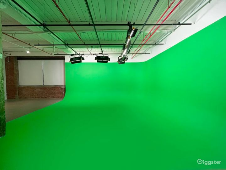 Green Screen CYC Studio Prelit 2-Wall in Brooklyn | Rent this location ...