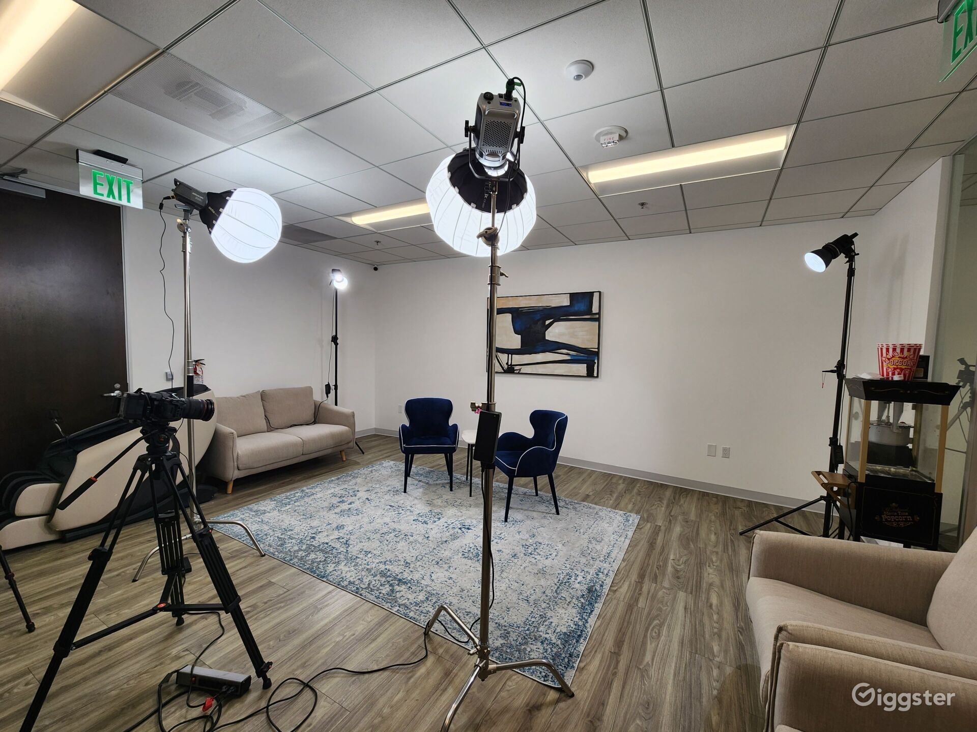 Luxury Podcast Studio in Beverly Hills | Rent this location on Giggster