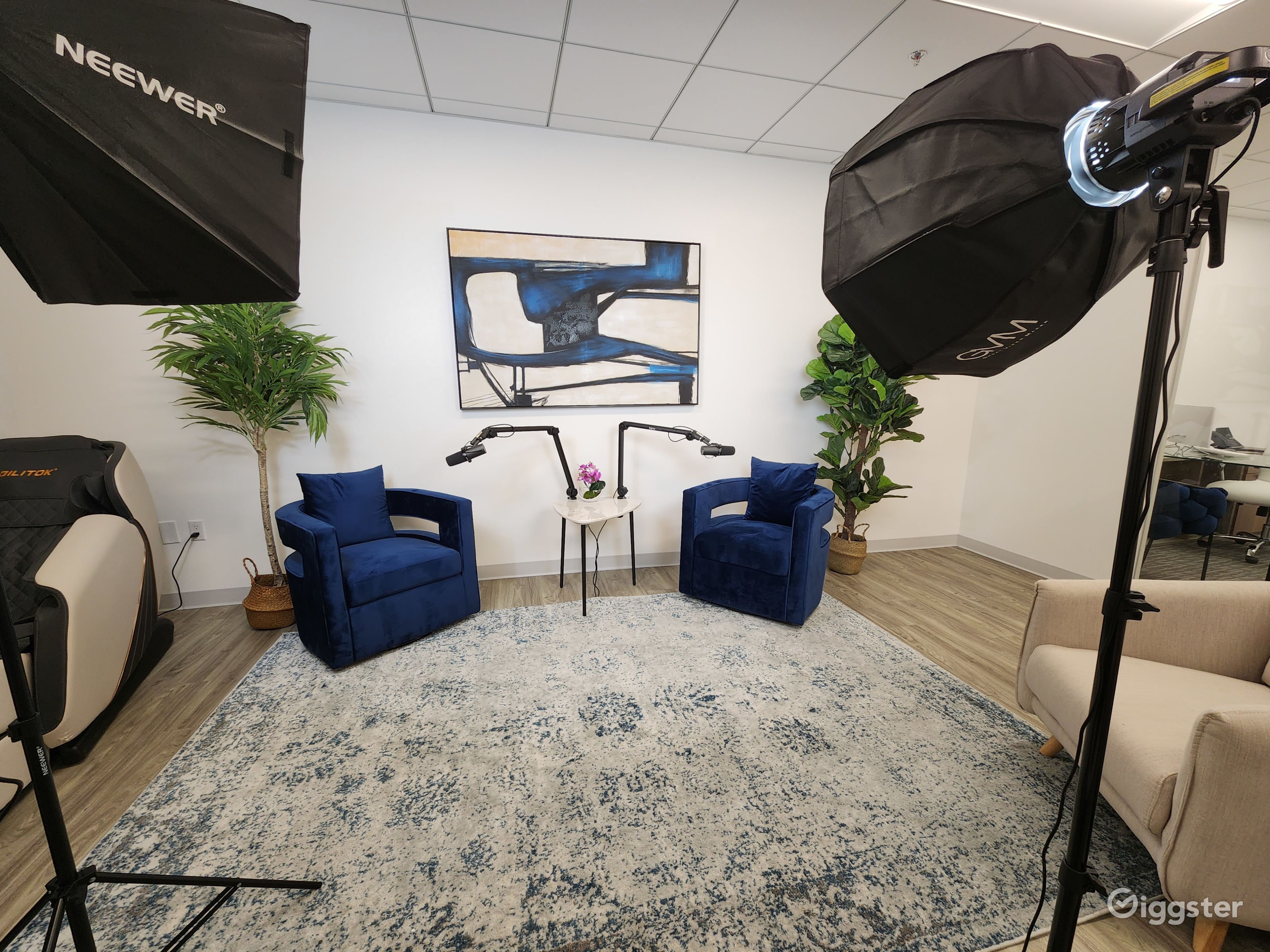 Luxury Podcast Studio in Beverly Hills | Rent this location on Giggster