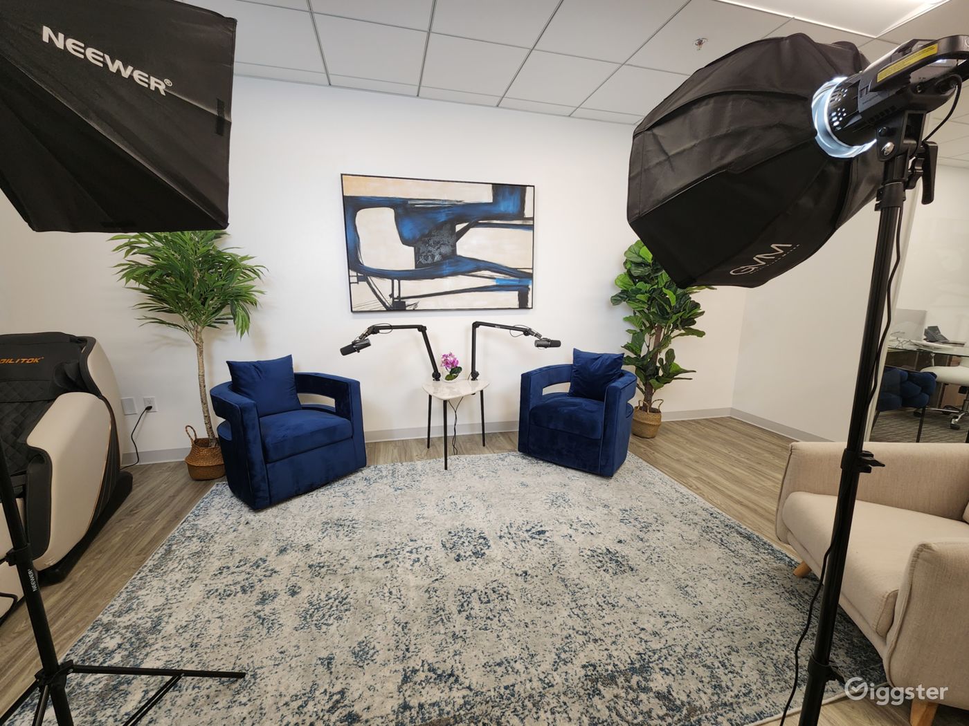 Luxury Podcast Studio in Beverly Hills | Rent this location on Giggster