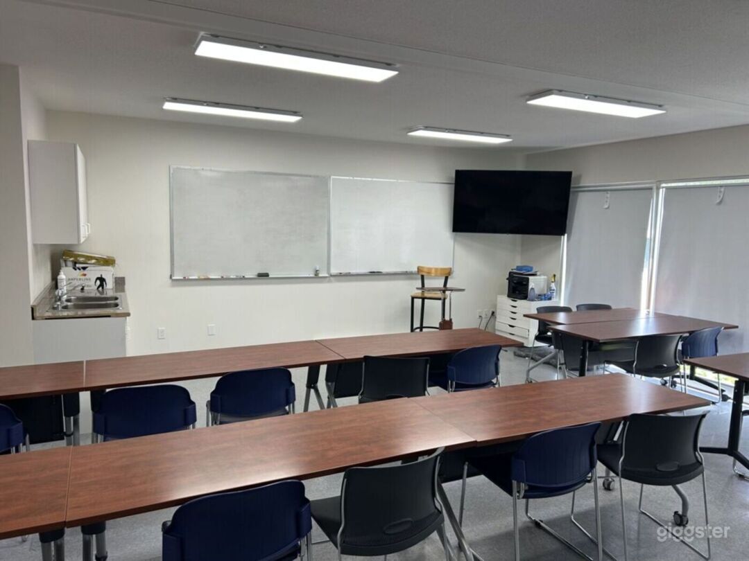 Versatile Training Classroom with AV Setup & Wi-Fi – Seats 16 | Rent ...