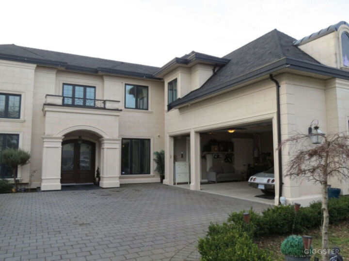 A Modern/Classic Mini Mansion | Rent this location on Giggster