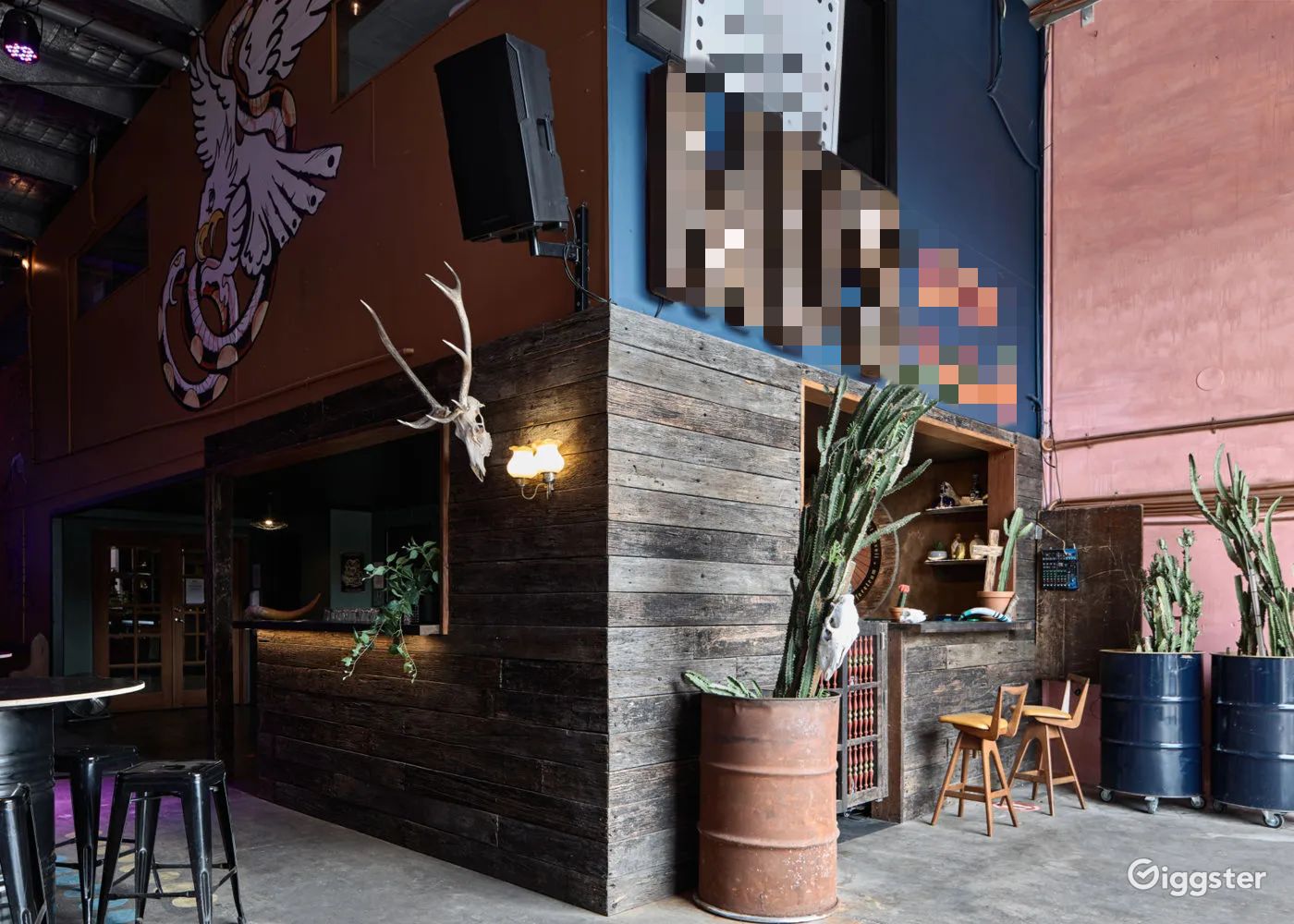 Psychedelic Californian Desert Warehouse | Rent this location on Giggster