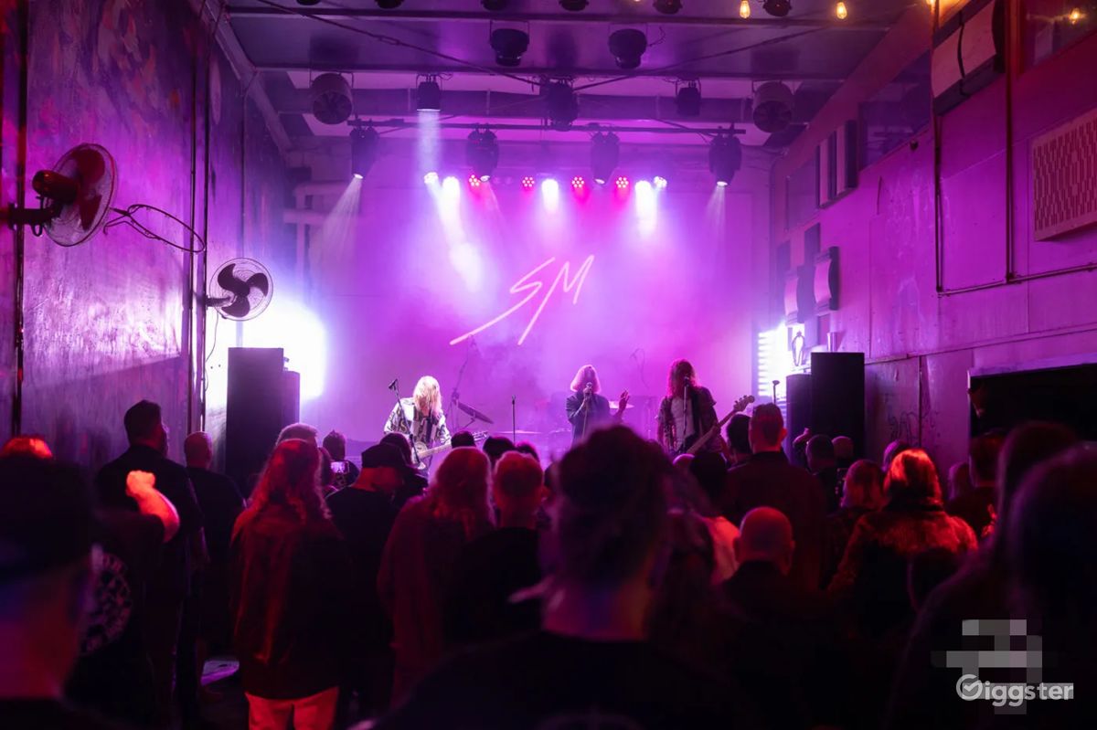 Psychedelic Californian Desert Warehouse | Rent this location on Giggster