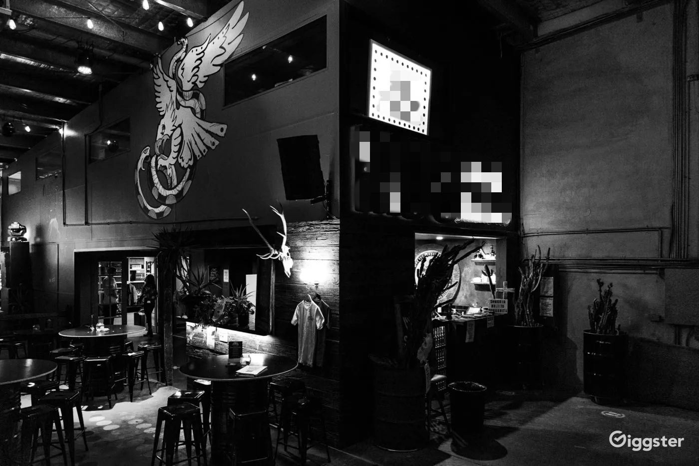 Psychedelic Californian Desert Warehouse | Rent this location on Giggster