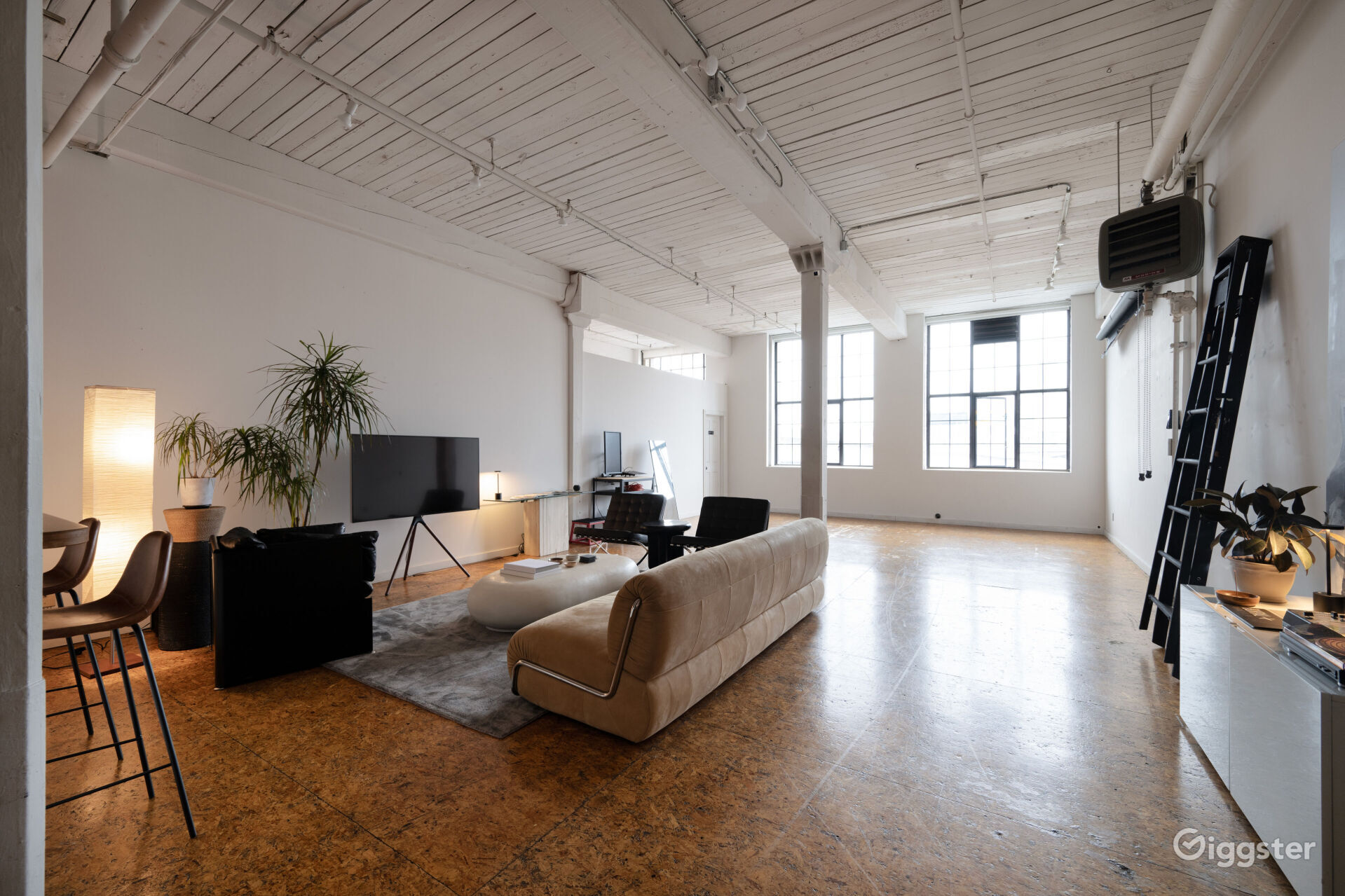 Designer Inspired Content Creation Studio | Rent this location on Giggster