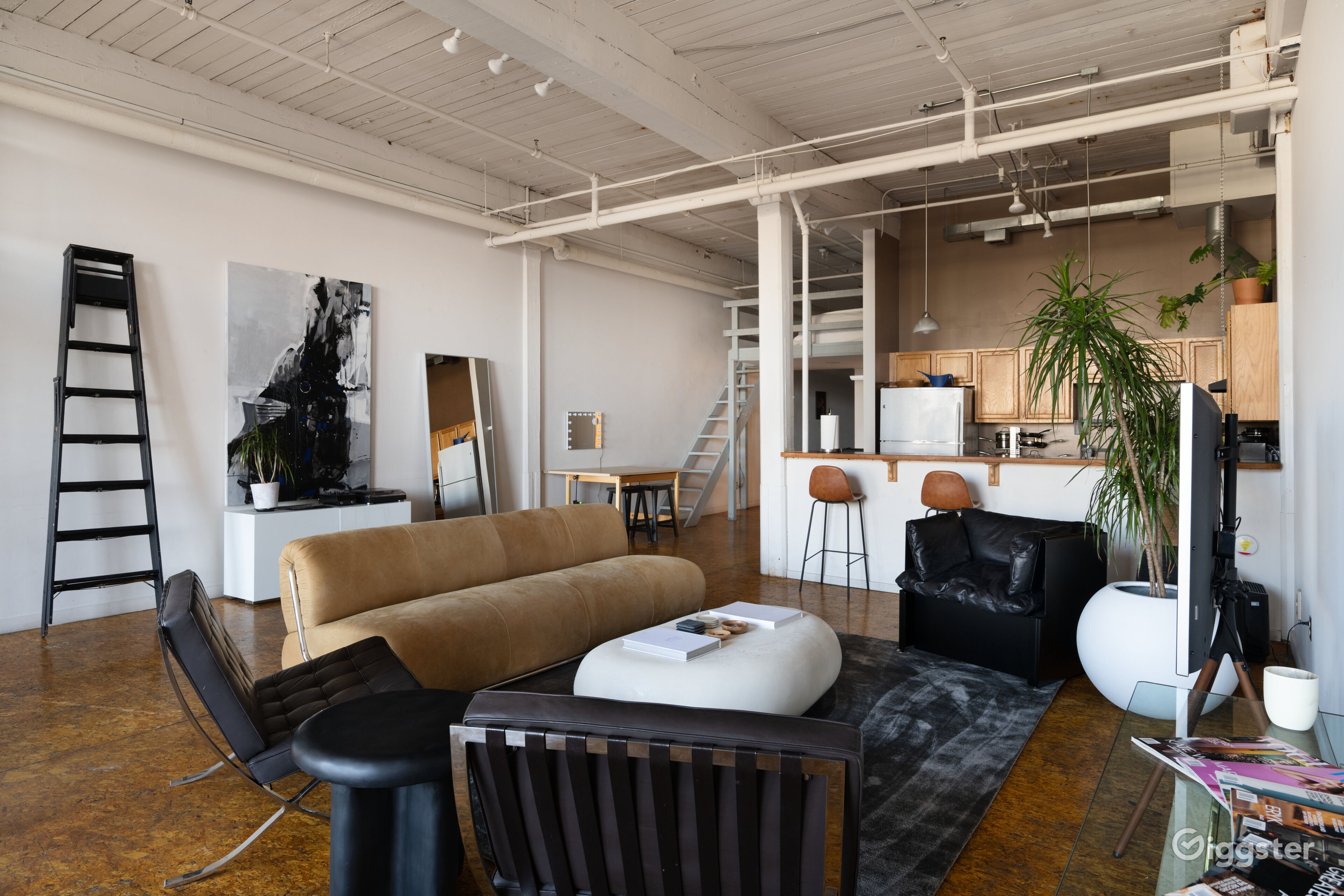 Designer Inspired Content Creation Studio | Rent this location on Giggster