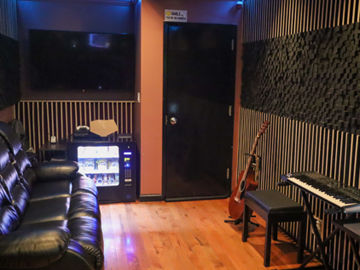 The BEST Recording Studio spaces for rent near me | Giggster
