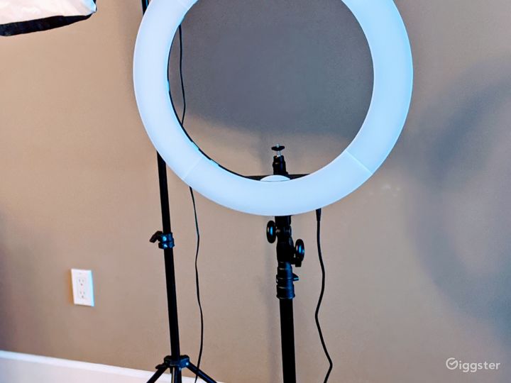 Photo And Vlogging Studio | Rent this location on Giggster