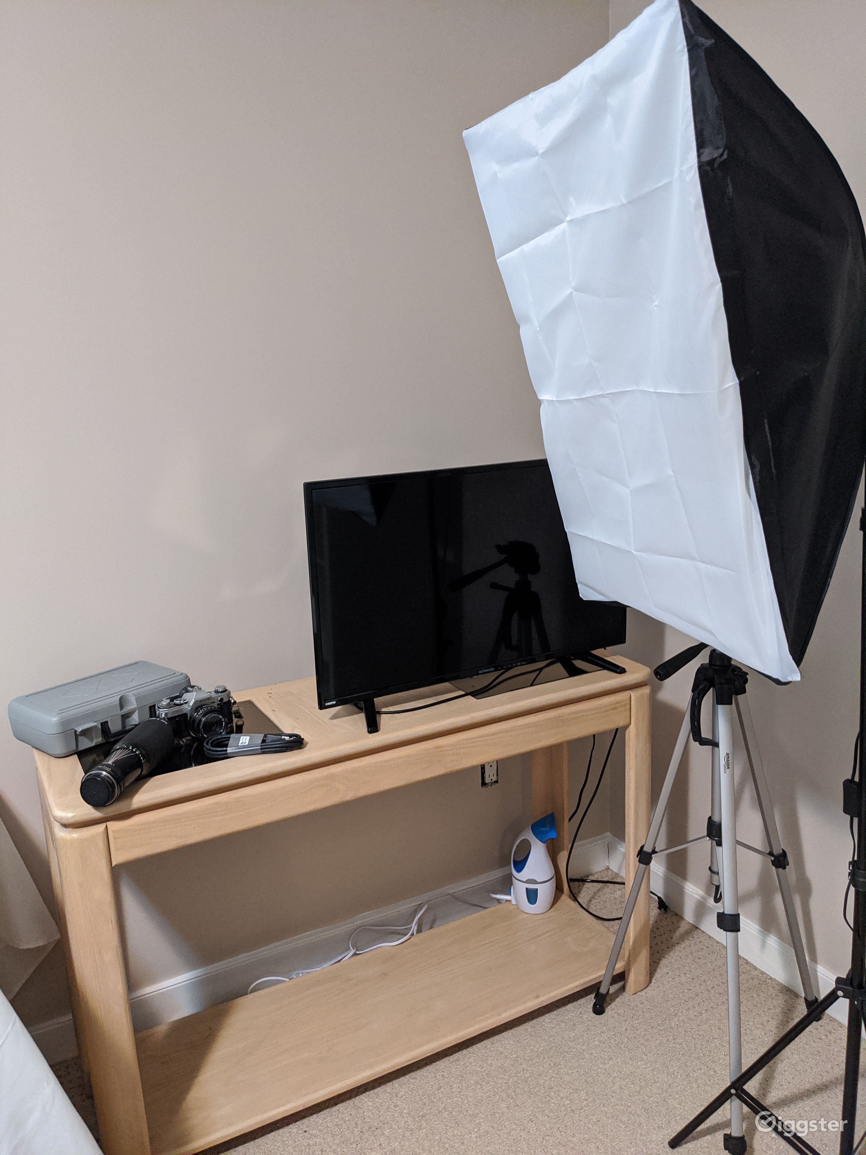 Photo And Vlogging Studio | Rent this location on Giggster