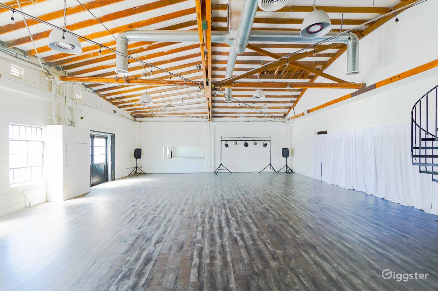 Multi-purpose industrial studio space in Hollywood | Rent this location ...