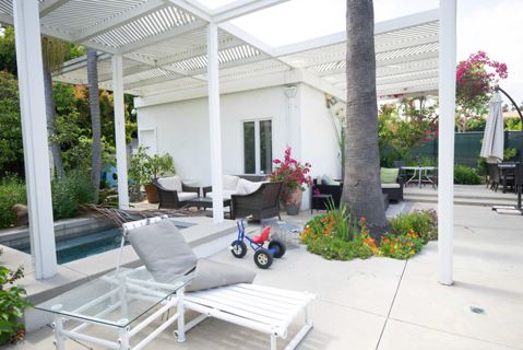 Beautiful Light Mansion in Beverly Hills | Rent this location on Giggster