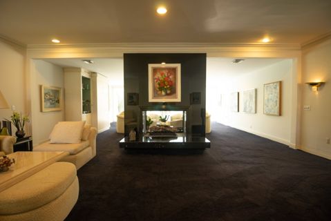 Beautiful Light Mansion in Beverly Hills | Rent this location on Giggster