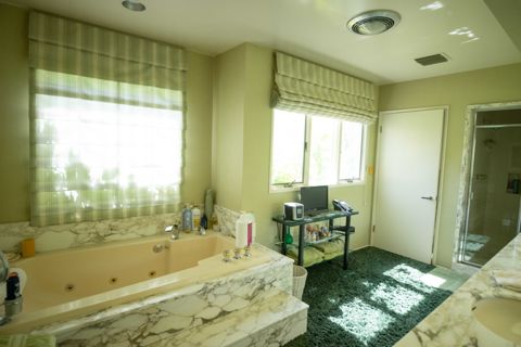 Beautiful Light Mansion in Beverly Hills | Rent this location on Giggster