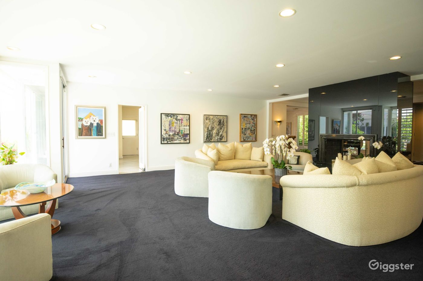Beautiful Light Mansion in Beverly Hills | Rent this location on Giggster