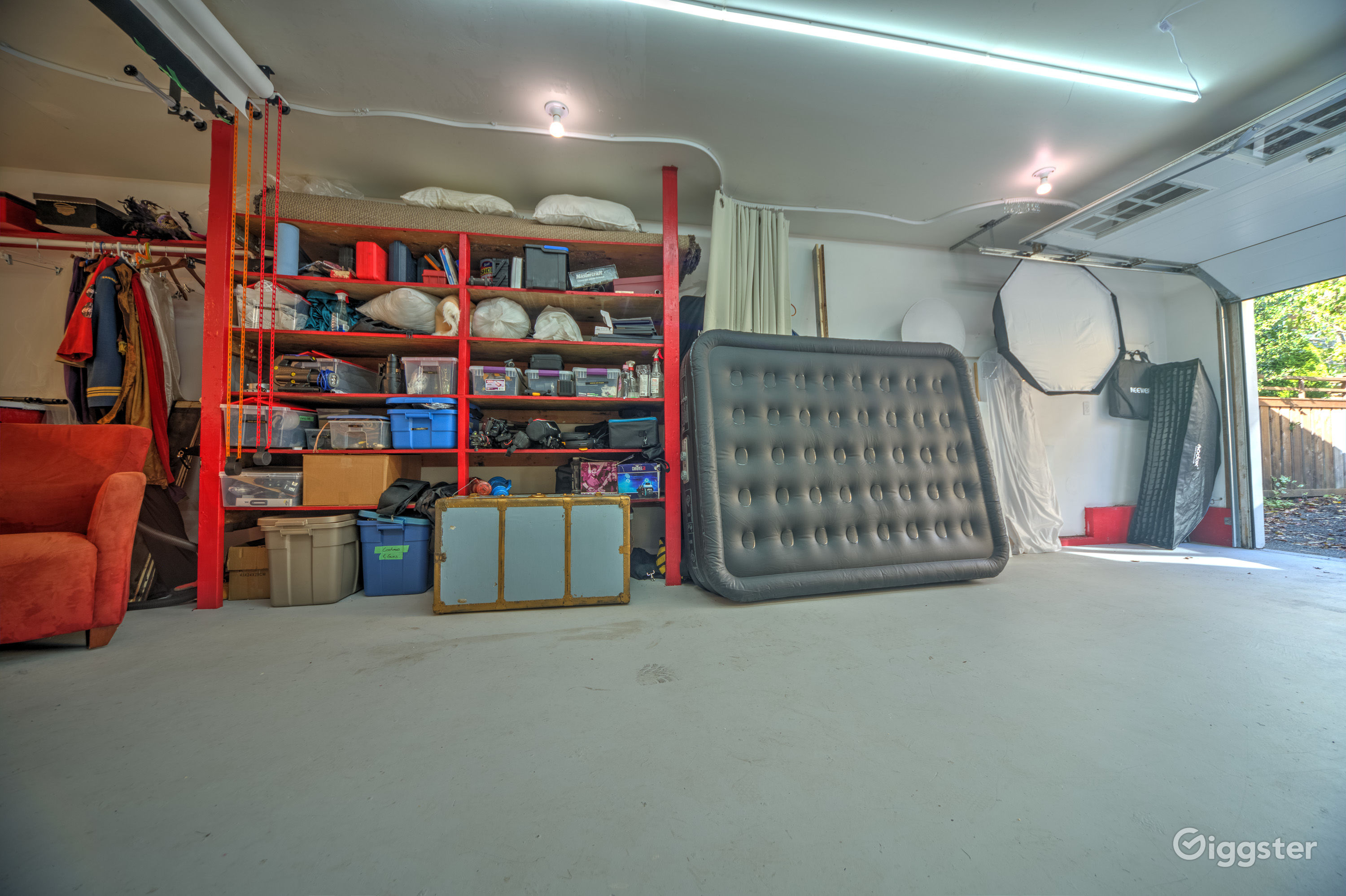 Converted Garage Studio Space | Rent this location on Giggster