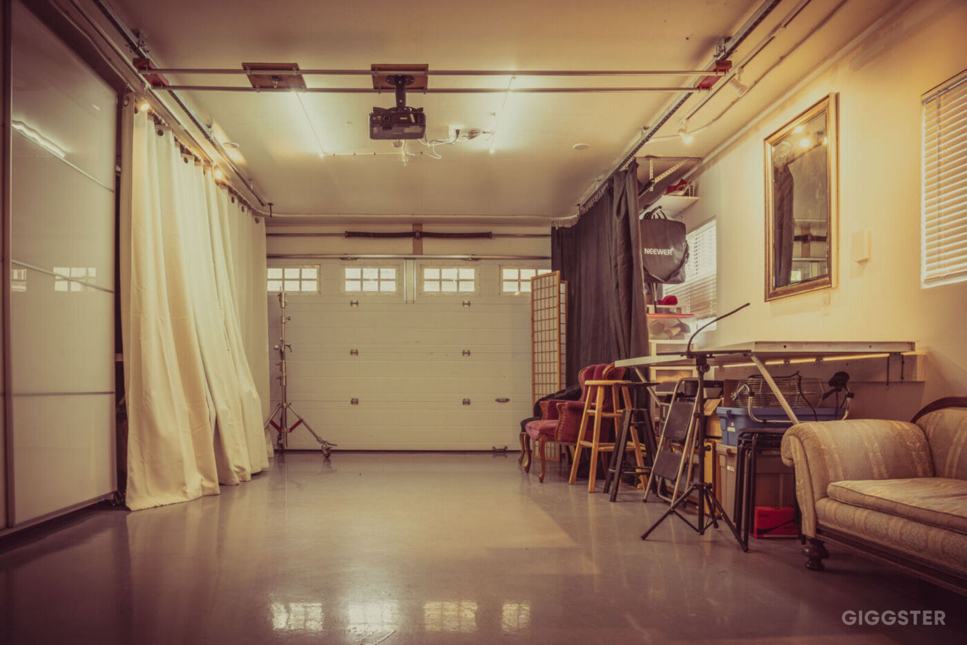 Converted Garage Studio Space | Rent this location on Giggster
