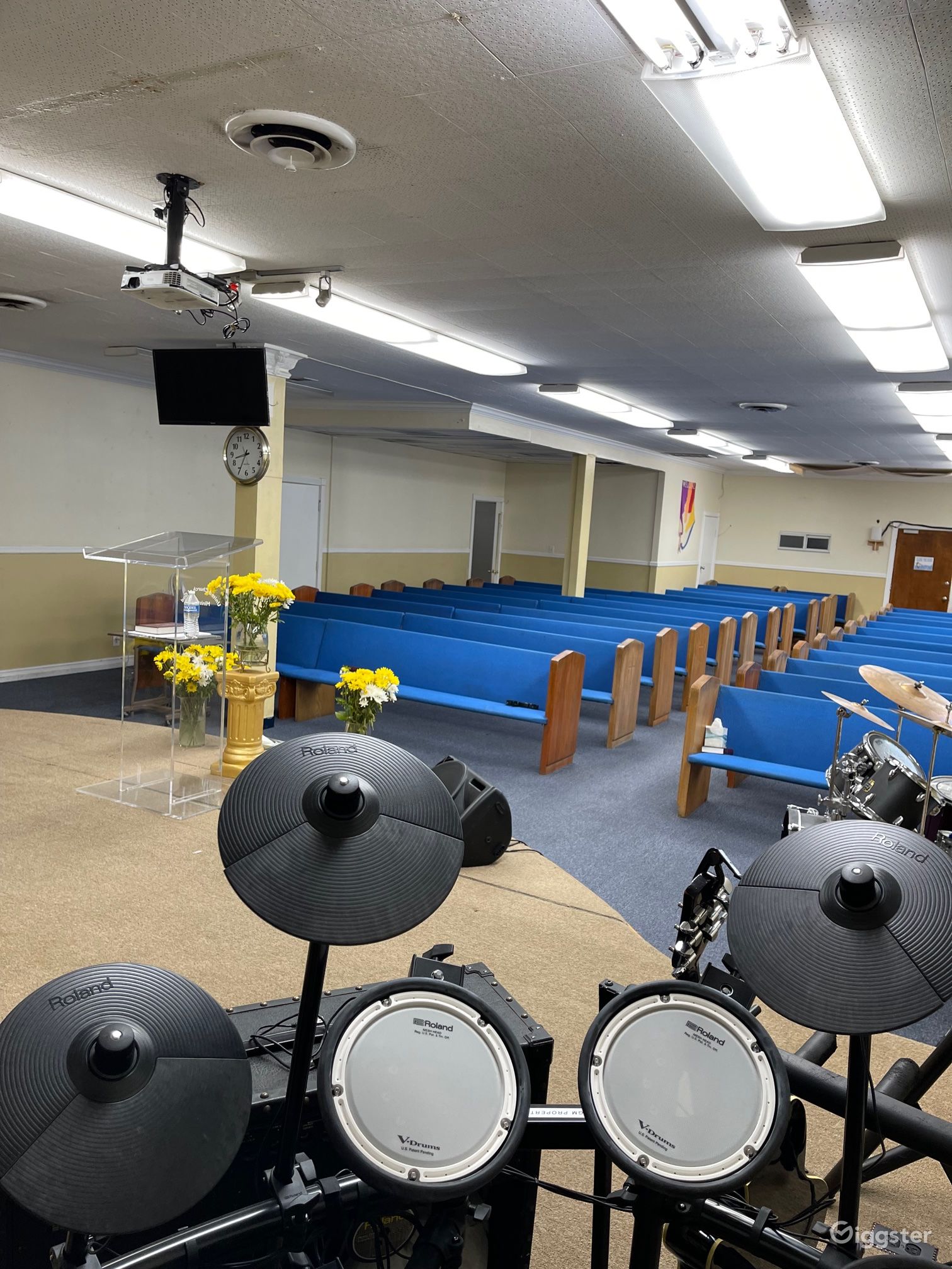 Open commercial/church space. | Rent this location on Giggster