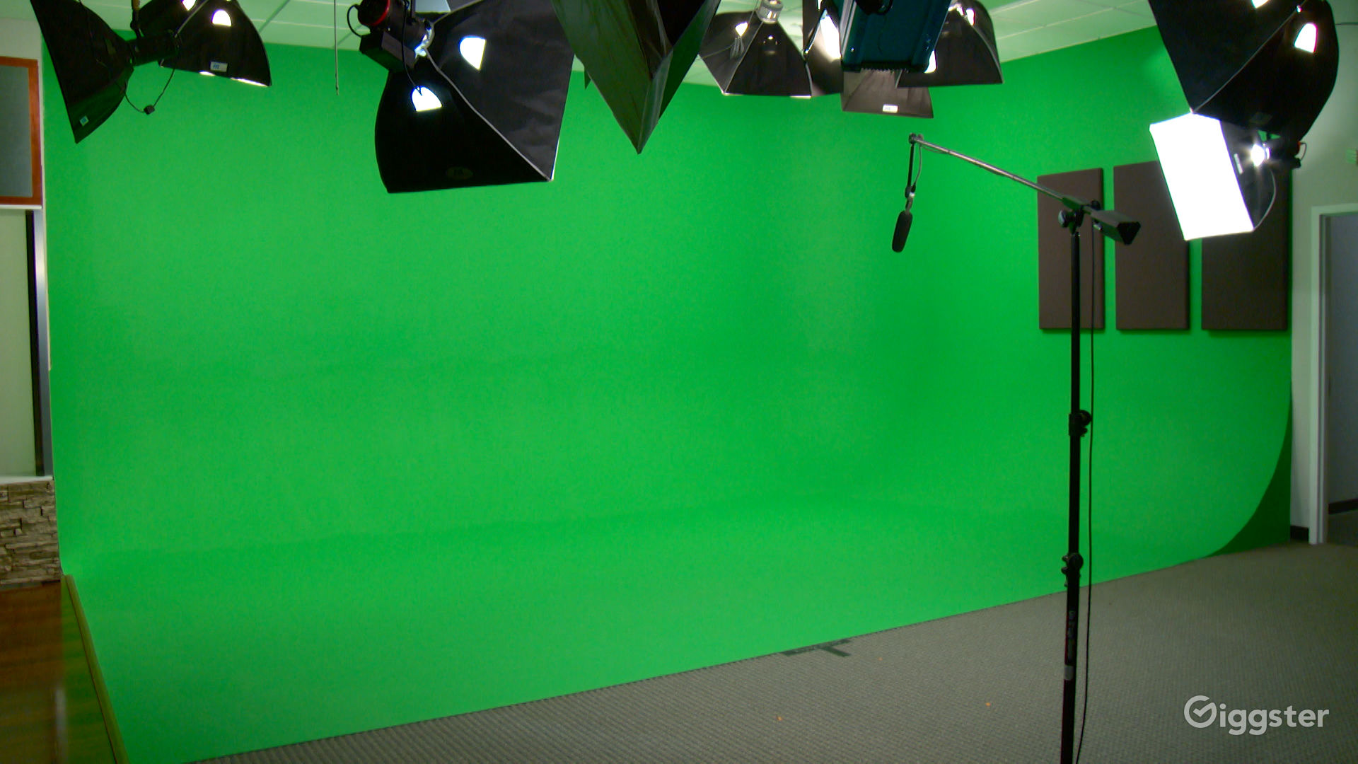 Broadcast Talk Show Studio Sets and Green Screen | Rent this location ...