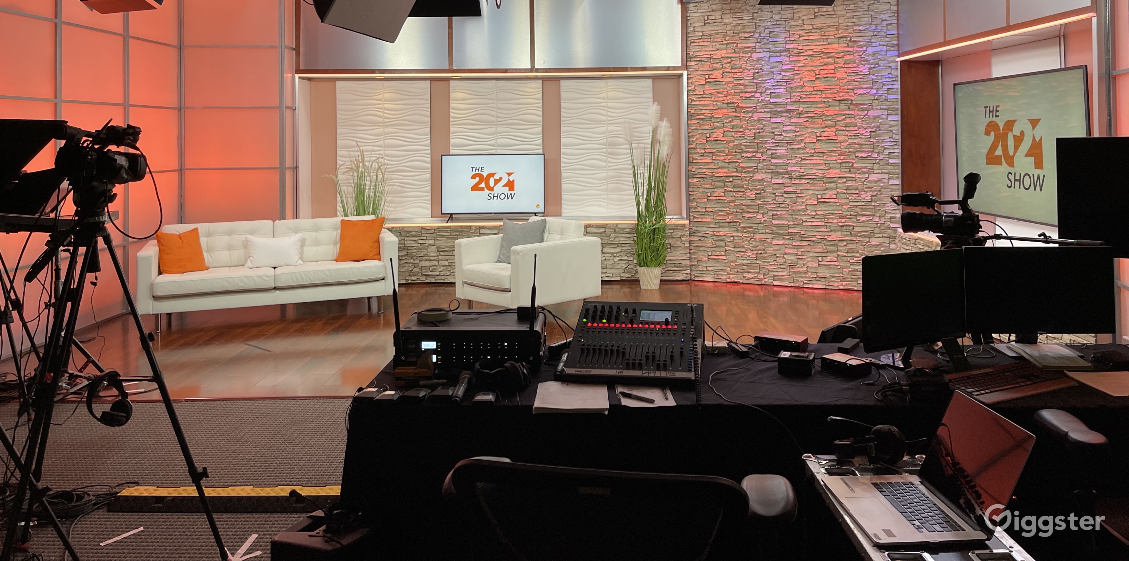 Broadcast Talk Show Studio Sets and Green Screen | Rent this location ...