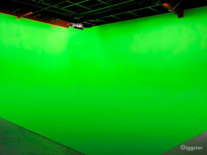 Green Screen Bare Stage & Full Set Studio | Rent this location on Giggster