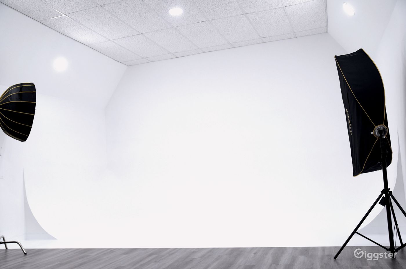 Photo & Video Production Studio With Infinity Wall | Rent this location ...
