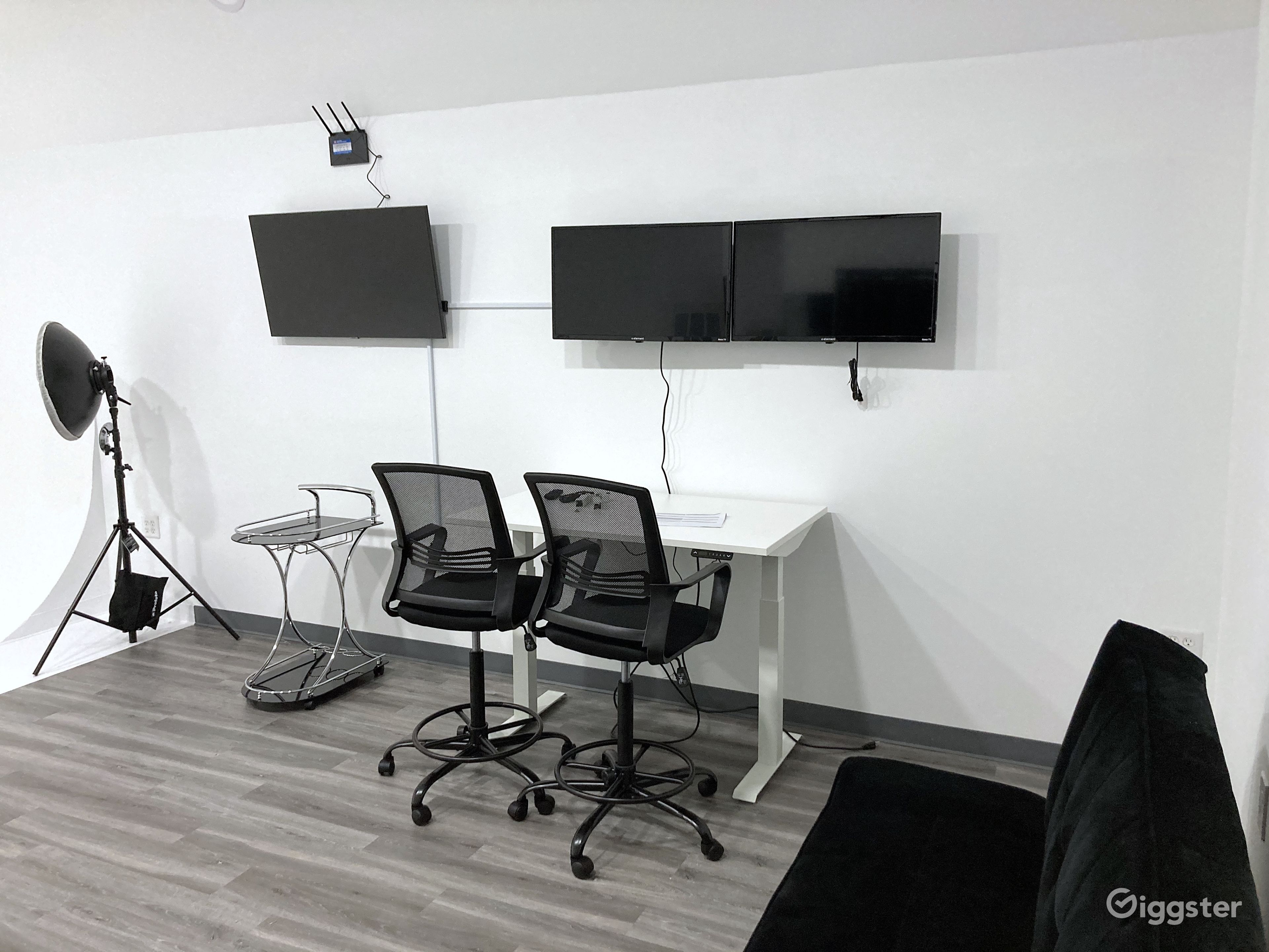 Photo & Video Production Studio With Infinity Wall | Rent this location ...