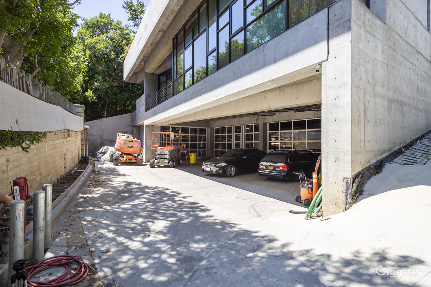 Tony Stark's Garage | Rent this location on Giggster