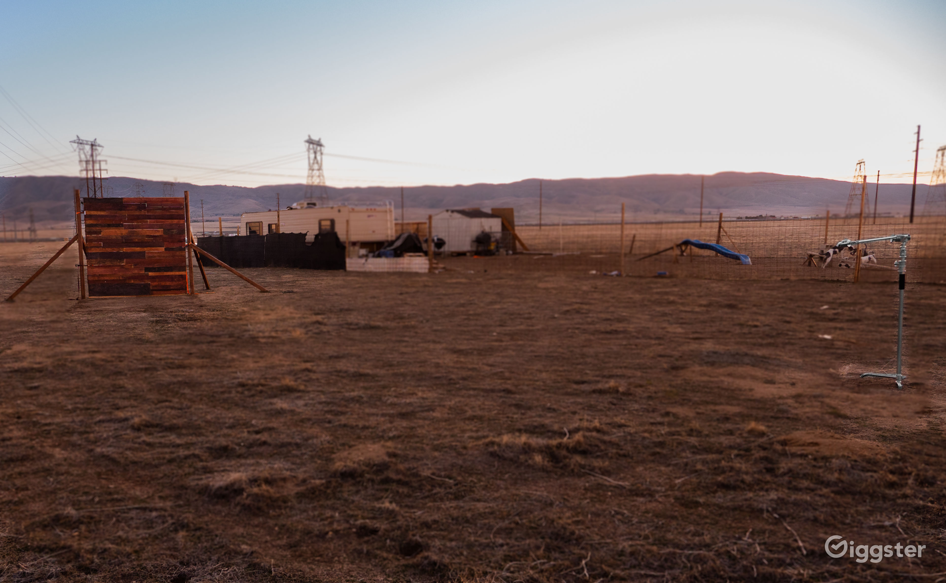 Open Desert with Wooden Backdrop and C-Stand | Rent this location on ...