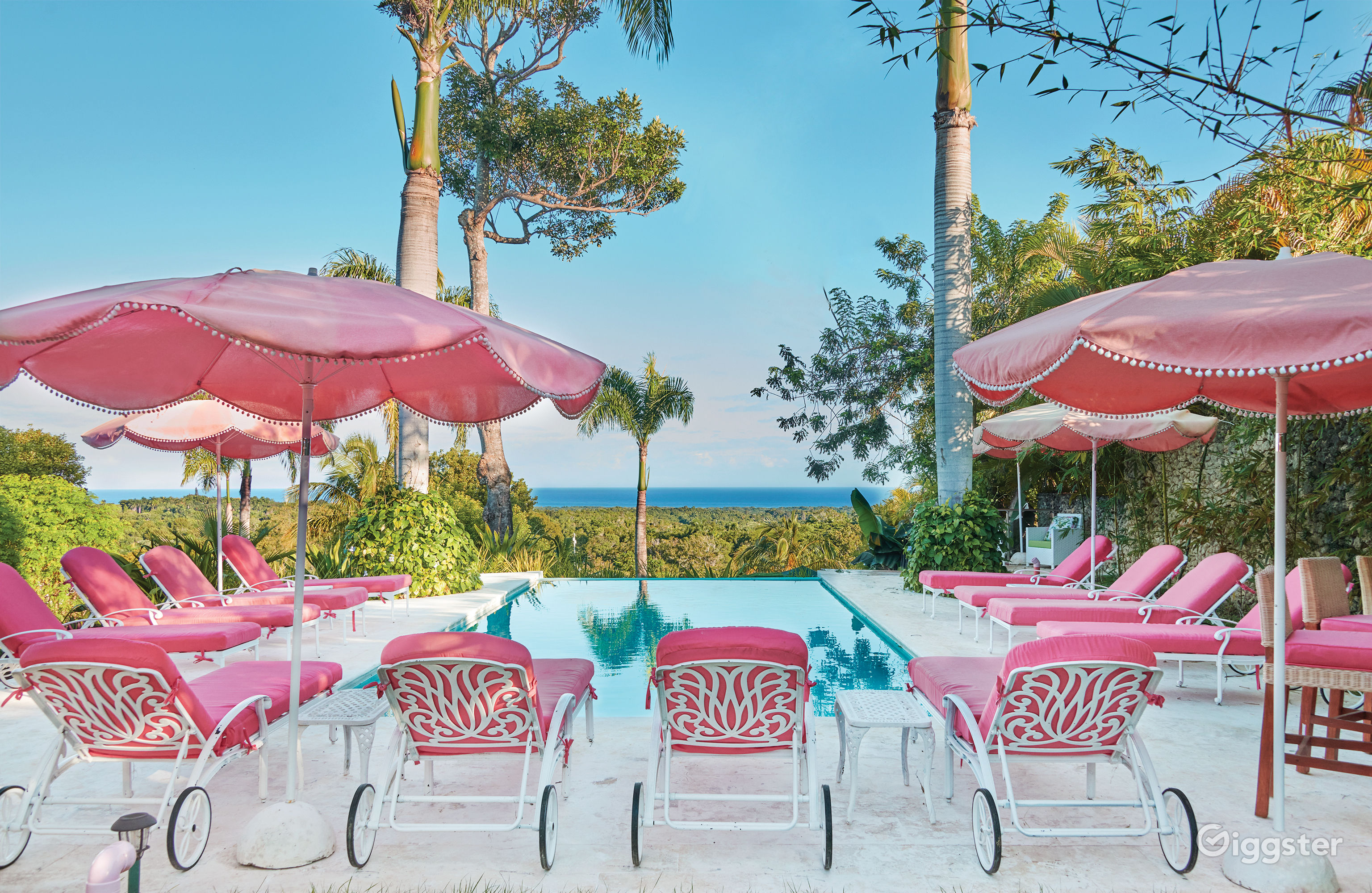 Pink Tropical House with Infinity Pool and Cabins | Rent this location ...