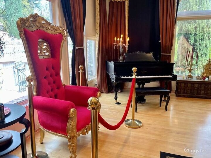 Elegant Throne Room with Piano | Rent this location on Giggster