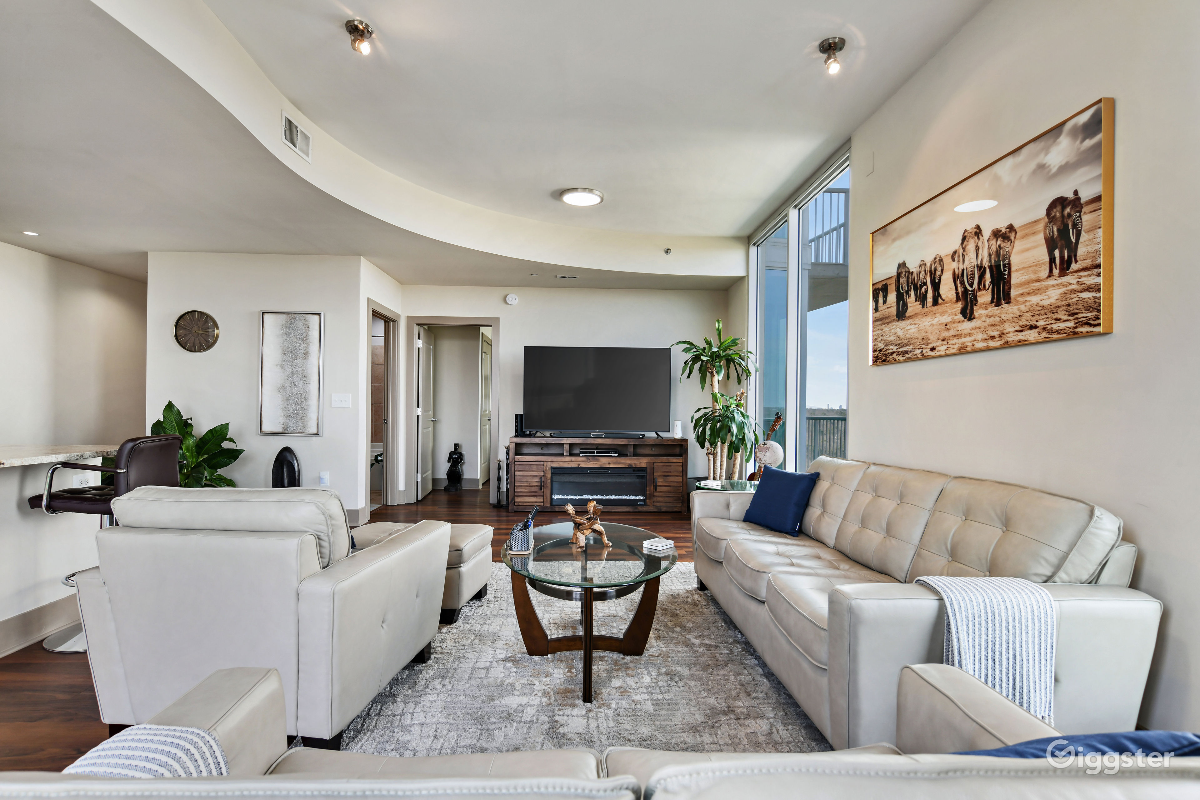 Stunning Luxury Rooftop Penthouse (Full Buy Out) | Rent this location ...