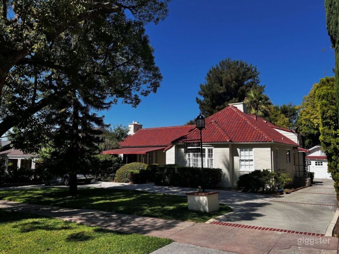 Chateau de Chauseé: Timeless living in a timeless town | Rent this ...