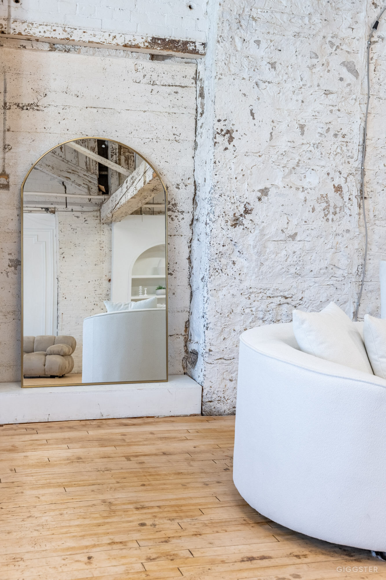 The Loft in Hamilton | Rent this location on Giggster