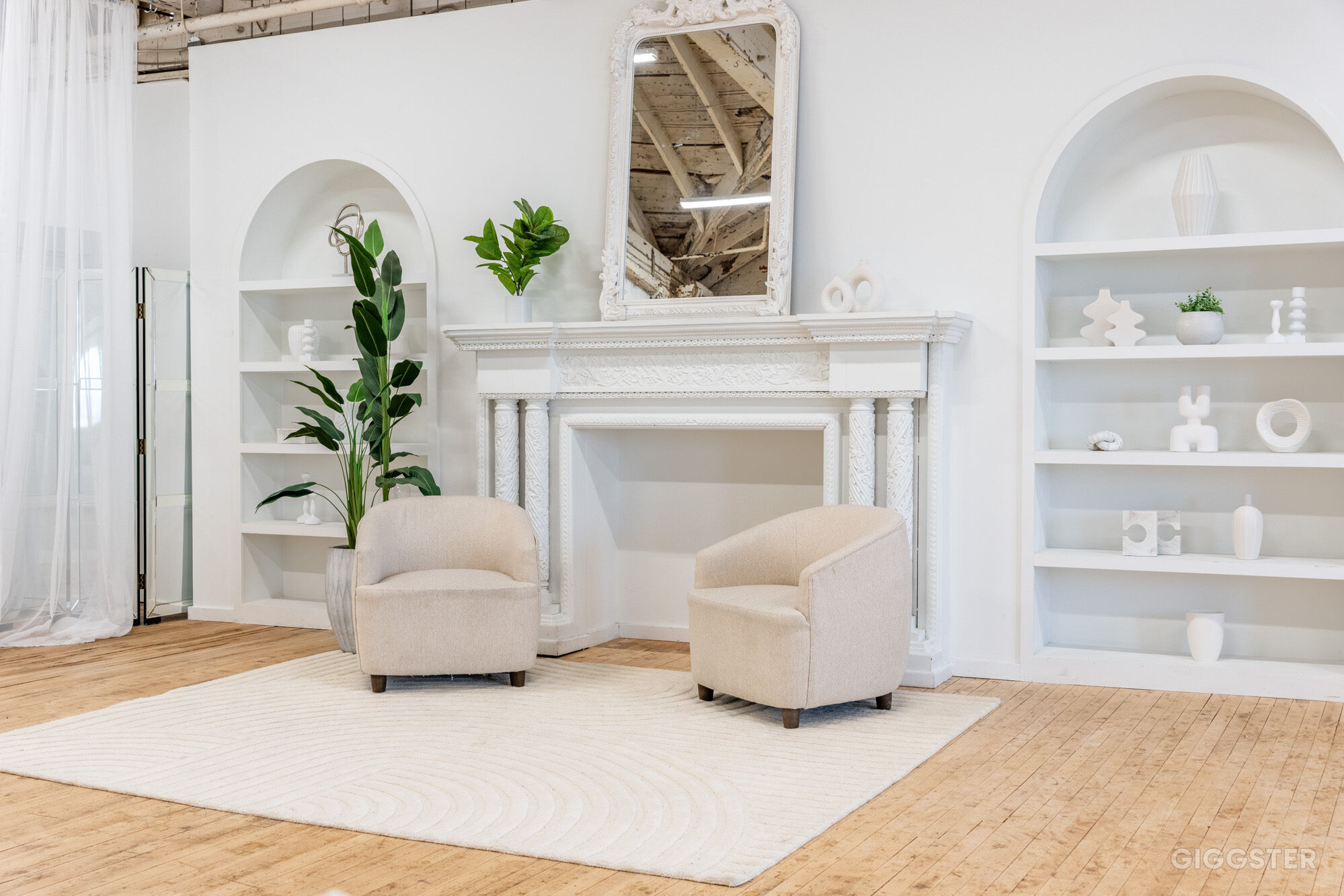 The Loft in Hamilton | Rent this location on Giggster