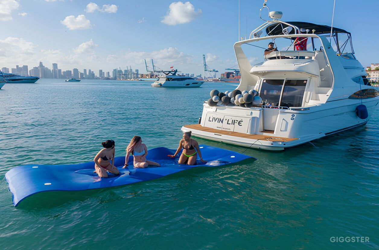 Carver 50” II Yacht | Rent this location on Giggster