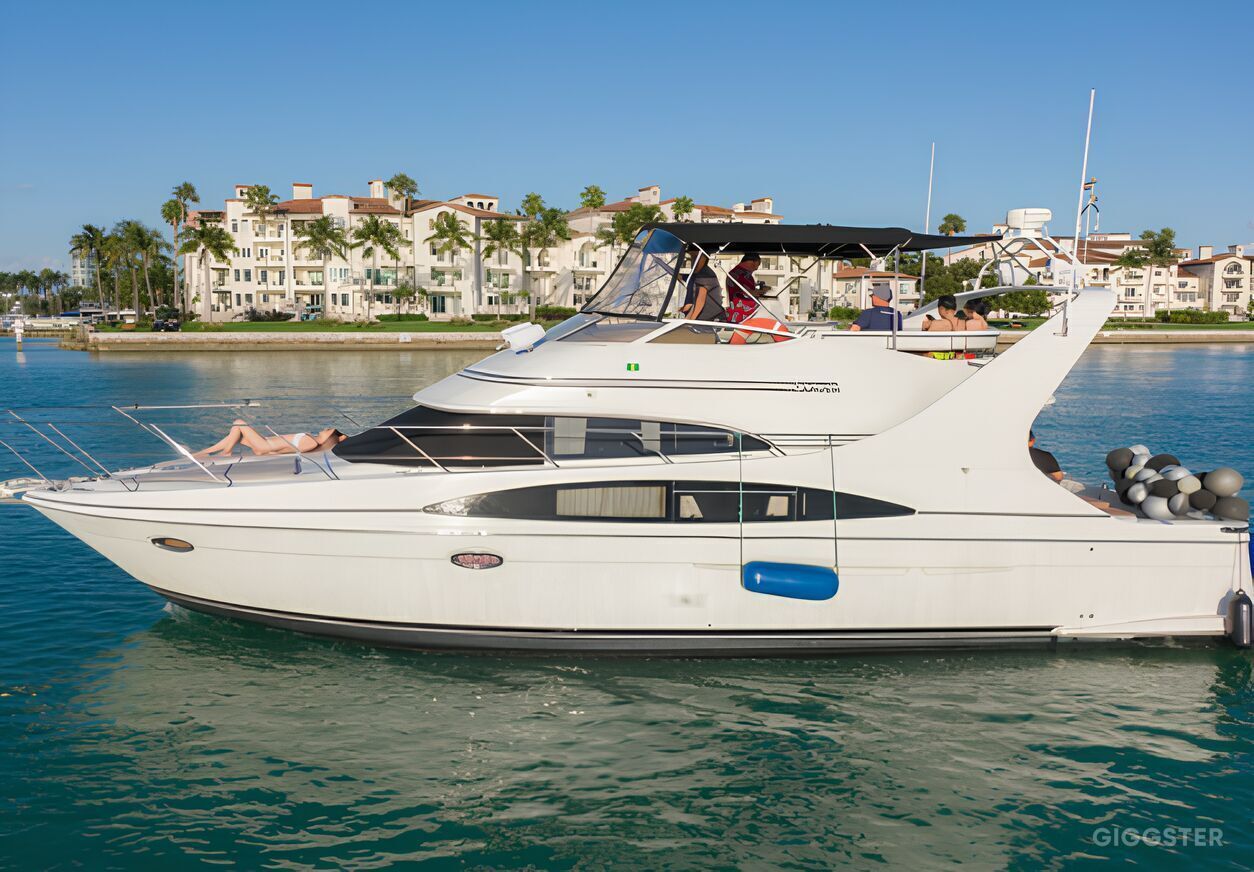 Carver 50” II Yacht | Rent this location on Giggster
