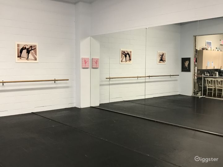 Beautiful clean studio space with high ceilings | Rent this location on ...