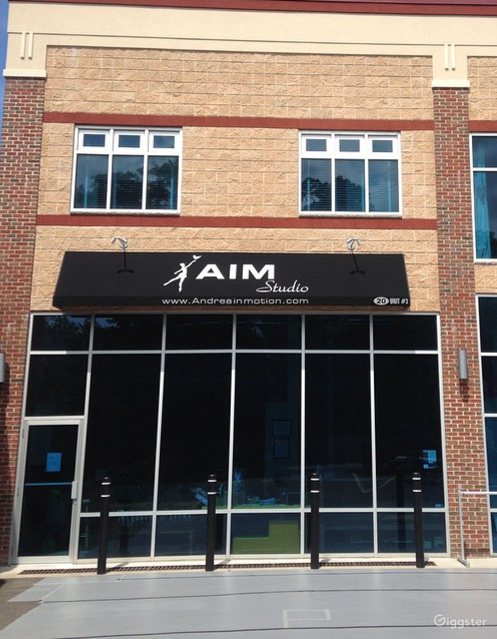 Beautiful clean studio space with high ceilings | Rent this location on ...