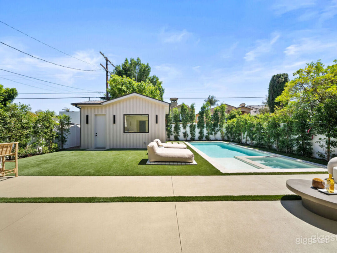 Resort-Style Backyard | Pool, Spa & Cabana with Kitchenette | Rent this ...