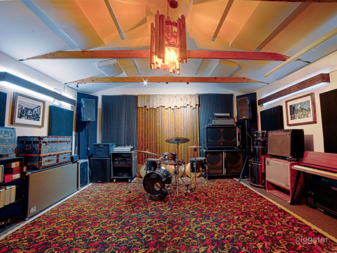 Indie Recording Studio - West Valley | Rent this location on Giggster