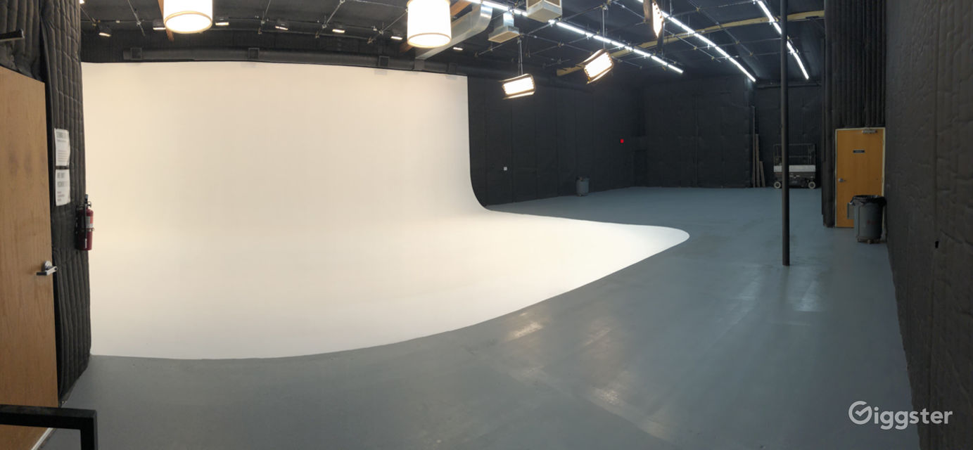 Soundproof Film Production Studio/Sound Stage | Rent this location on ...