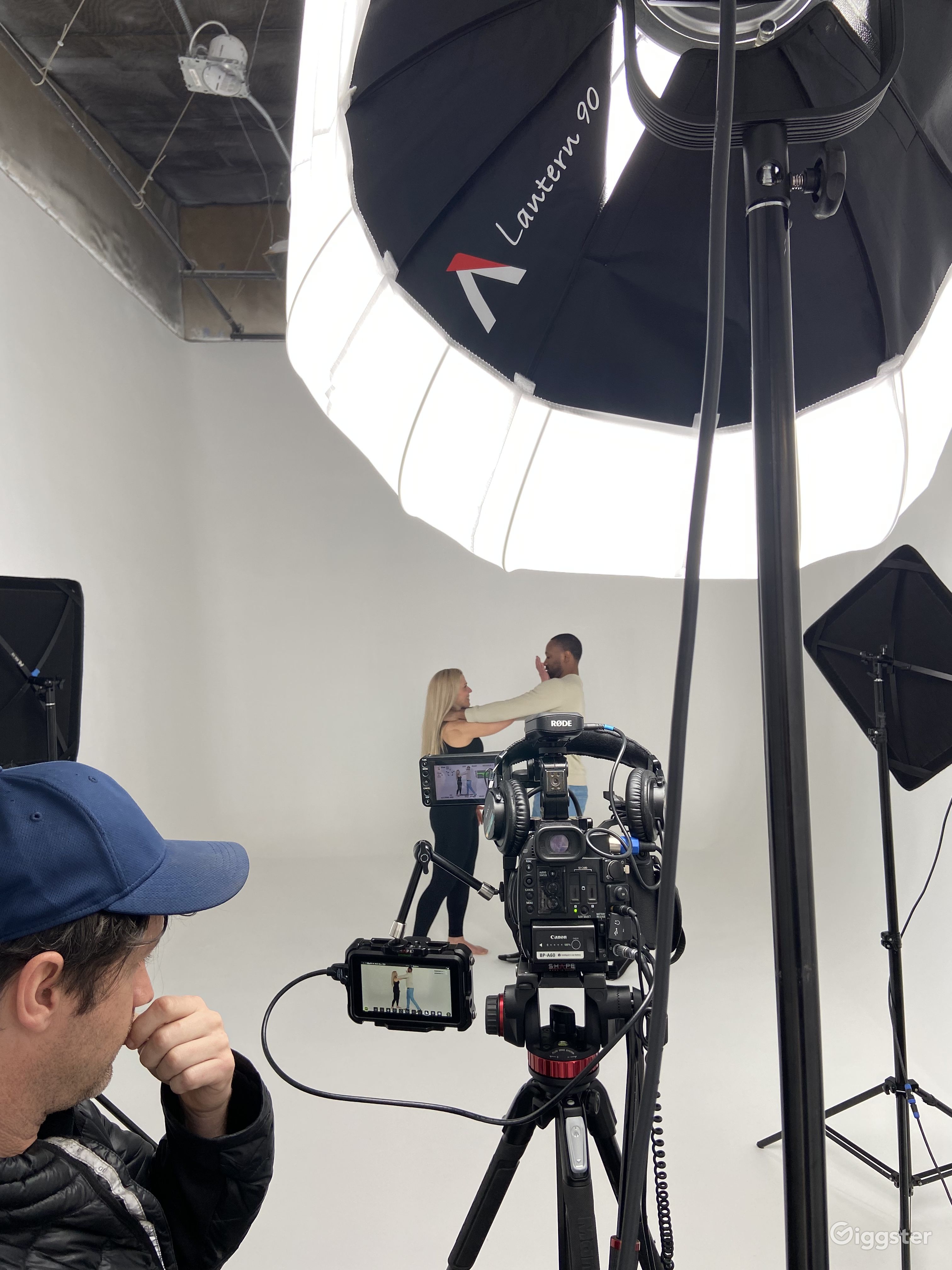 800 SQ FT Cyclorama Stage | Rent this location on Giggster