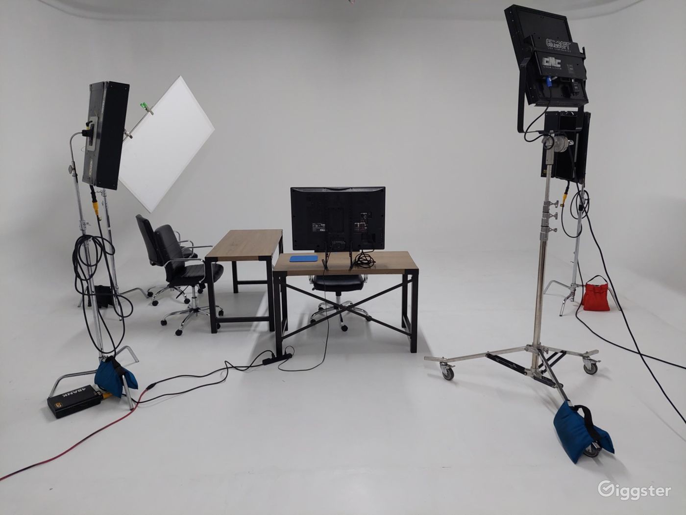 800 SQ FT Cyclorama Stage | Rent this location on Giggster